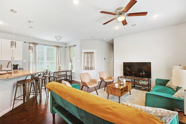 4br Home In The Heart Of Cowboy Nation! - Arlington, TX