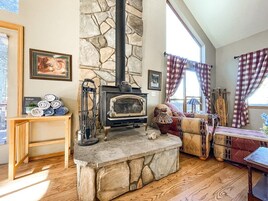 Chalé (4 Bedrooms) | Interior