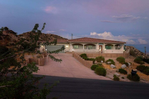 Hilltop Haven Near Joshua Tree National Park - Joshua Tree National Park