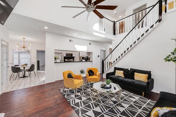 Glamorous 4br 2b Home With Pool, Game Room & Fire Pit - Dallas, TX