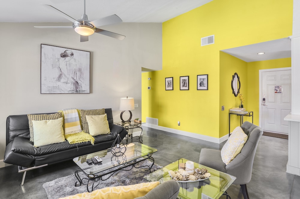 Padua - Palm Springs, CA