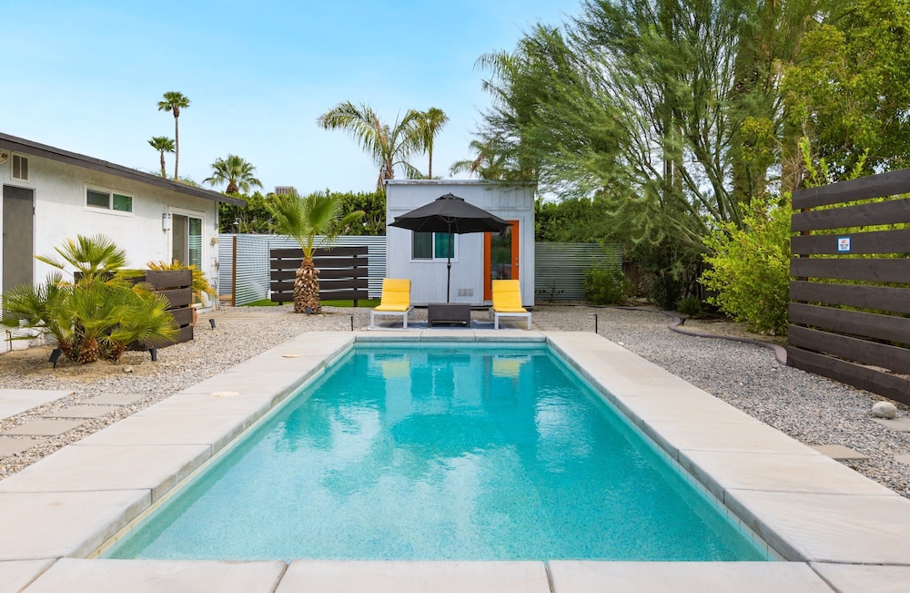 Volturno - Palm Springs, CA