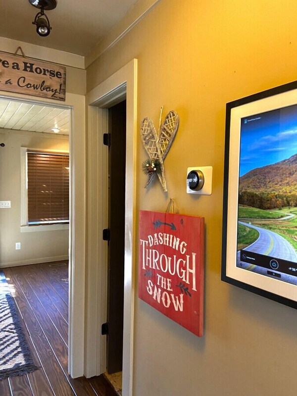 宁静天堂小屋农舍带超大热水浴缸 - Carl