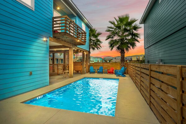 Why Knot Relax - Heated Private Pool! Beach Gear Credit Included - Fresno, CA