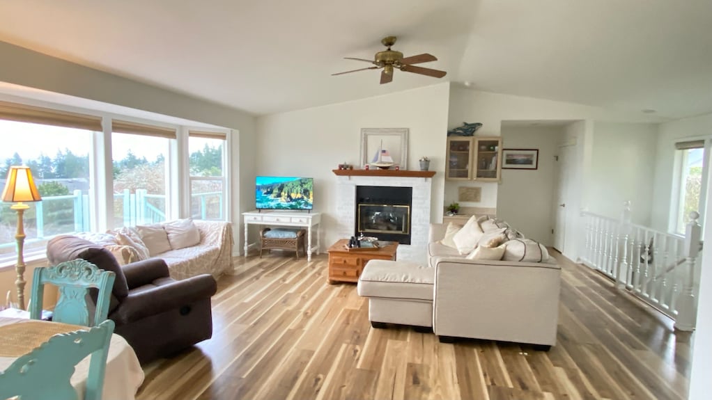 Panoramic View/beach Access 1-bedroom Apartment On Camano Island - Langley, WA