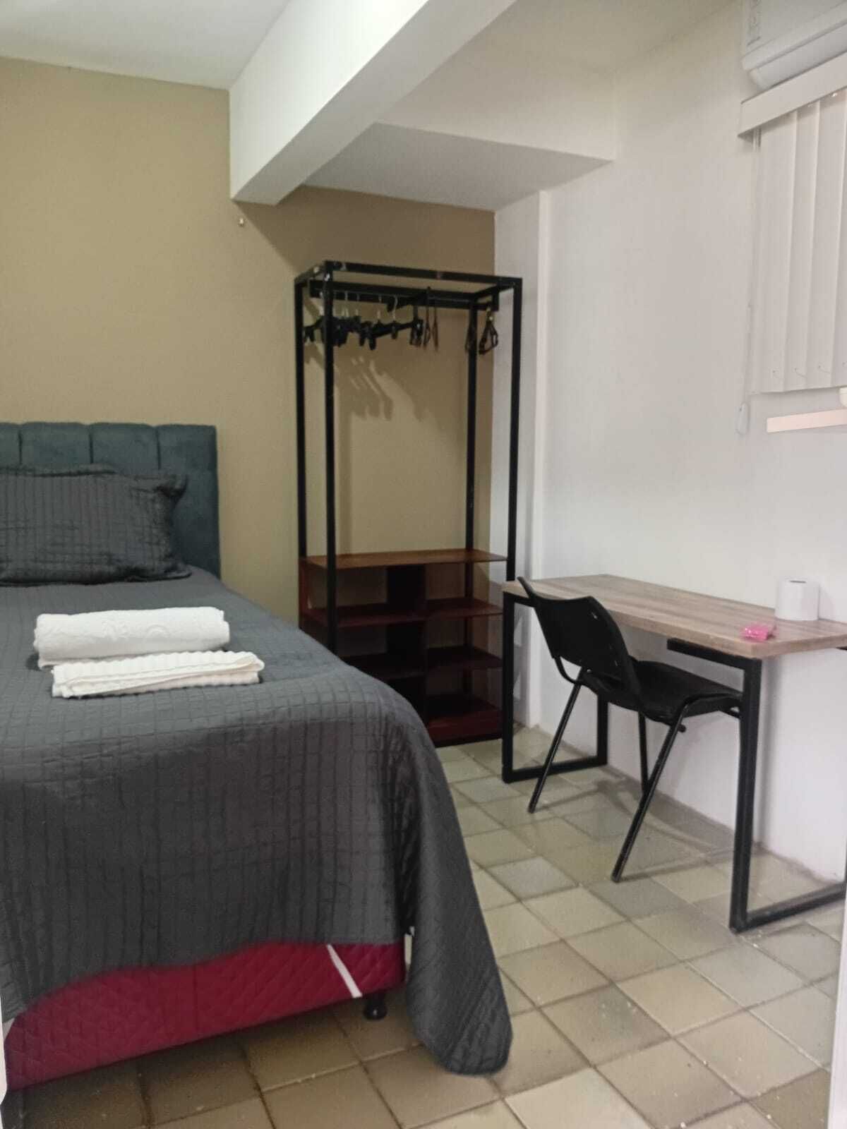 Quarto Básico | Secretária, secretária adequada para computadores portáteis 