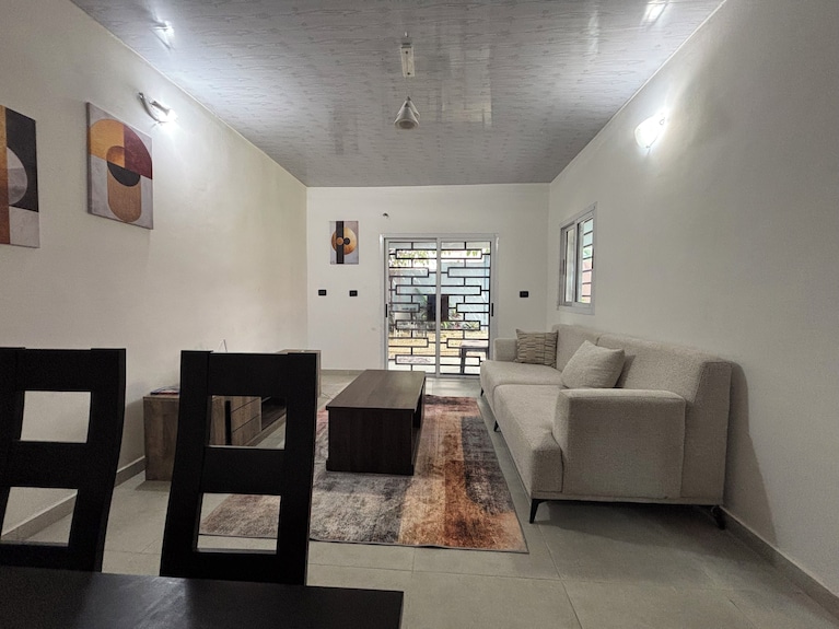 Modern 2-bedroom Villa With Garden And Garage. - 아비장