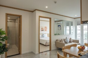 Quarto Duplo, 1 cama king-size | Sala de estar | Televisor de 32 polegadas com canais por cabo 