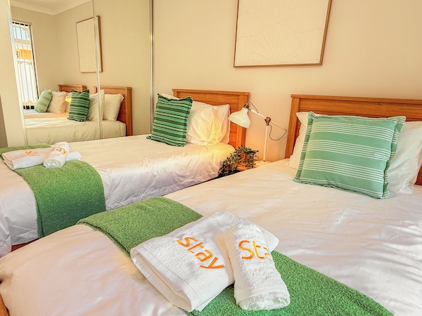 Stayau 4brm Family Beach Retreat - Perth