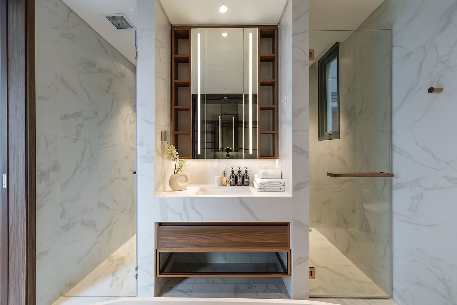 Apartamento básico, 2 quartos, sacada, vista para a cidade | Banheiro | Chuveiro, produtos de toalete grátis, secador de cabelo 