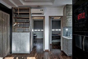 Escrivaninha, espaço de trabalho para notebook, Wi-Fi de cortesia