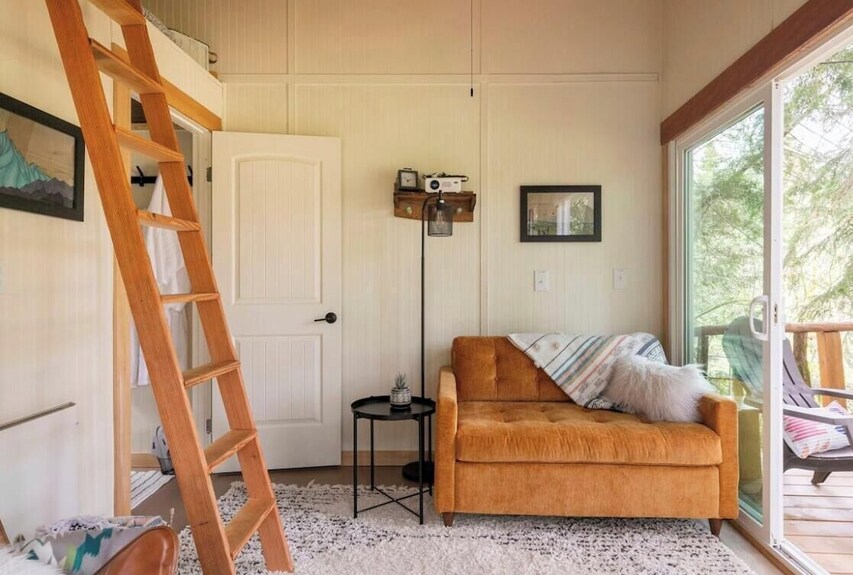 Cozy, Modern Treehouse W/ Wifi & Smart Projector, Outdoor Shower & Soak Tub - RattleSnake Lake, North Bend