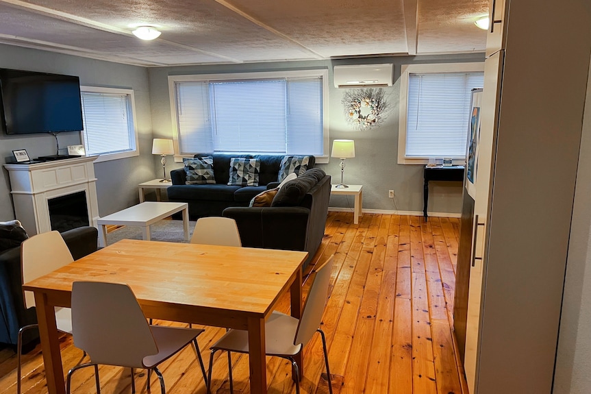 Cozy Coastal Cottage With Modern Kitchen, Dog-friendly Spaces, And Beach Access - 洋濱市