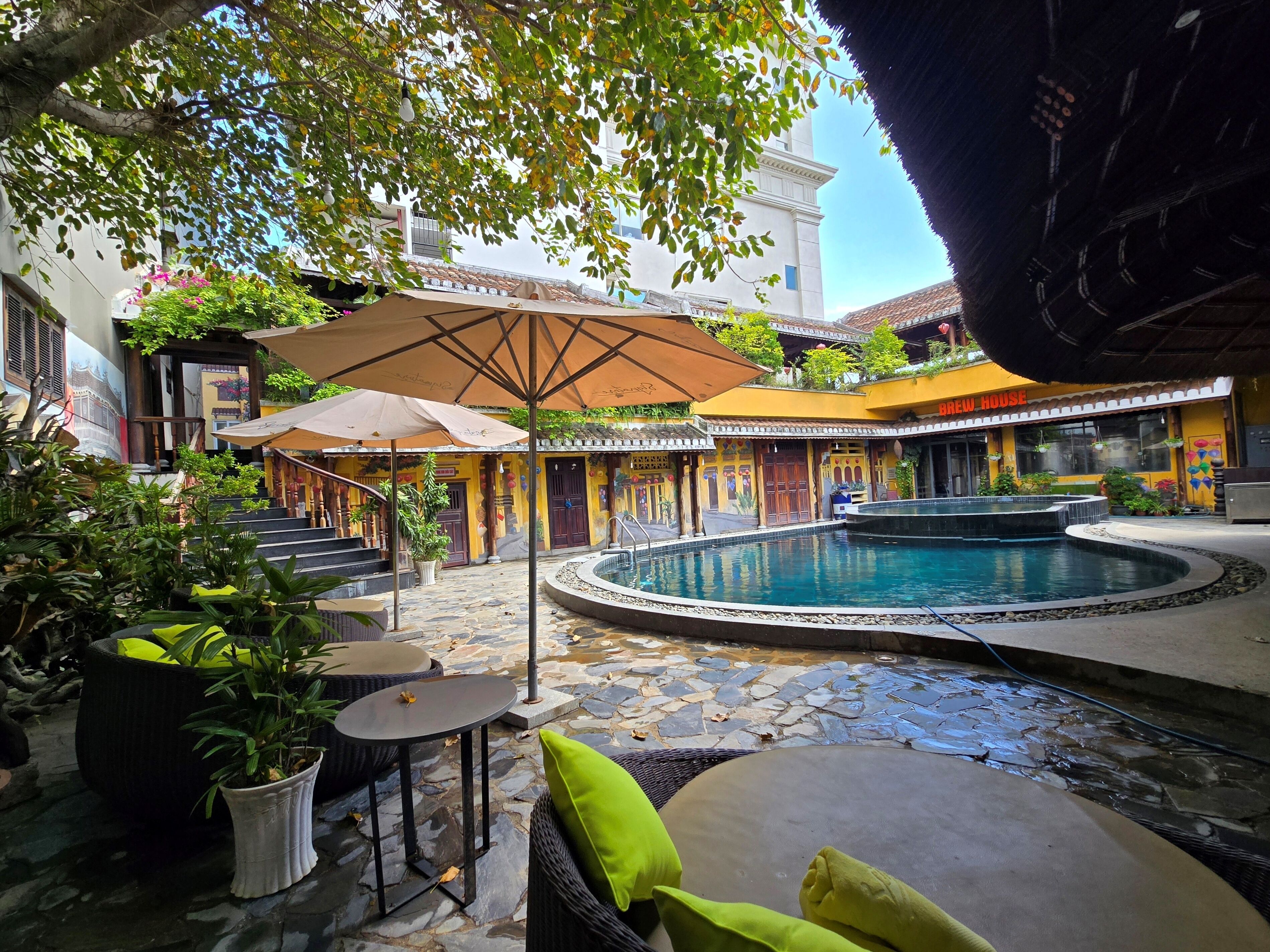 2 piscinas interiores, piscina exterior 