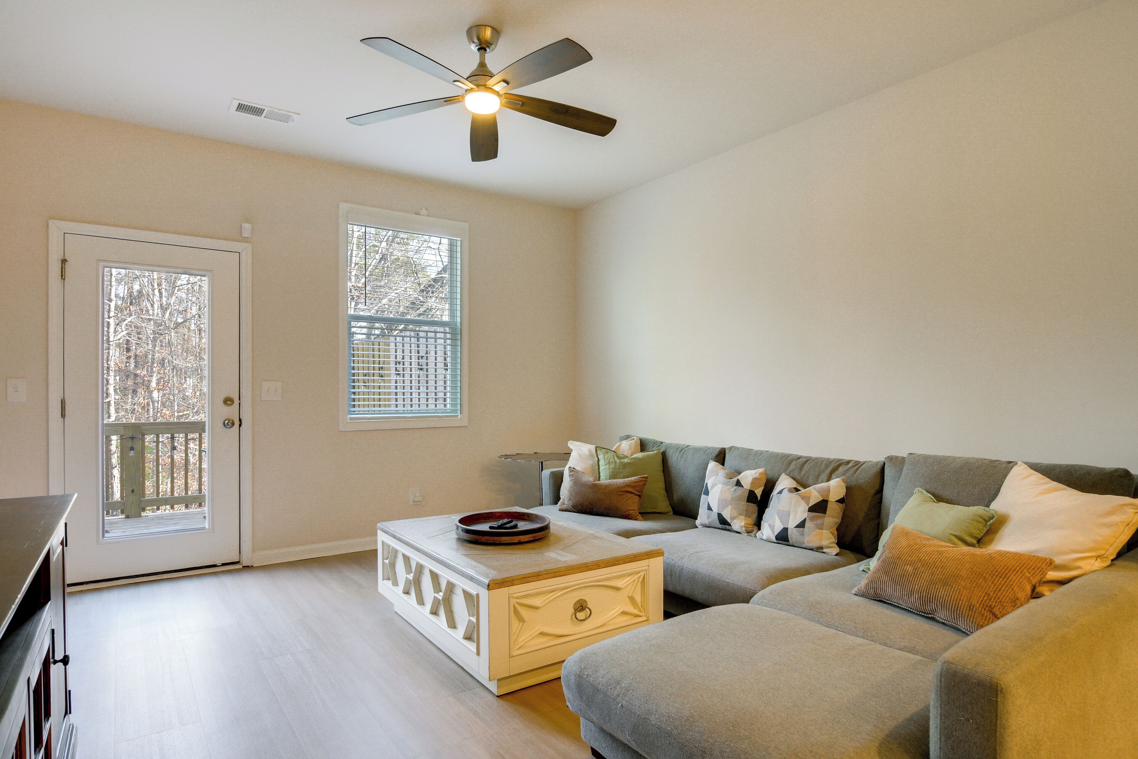 Family + Dog Friendly! Greenville Townhome W/ Deck - Greenville, SC