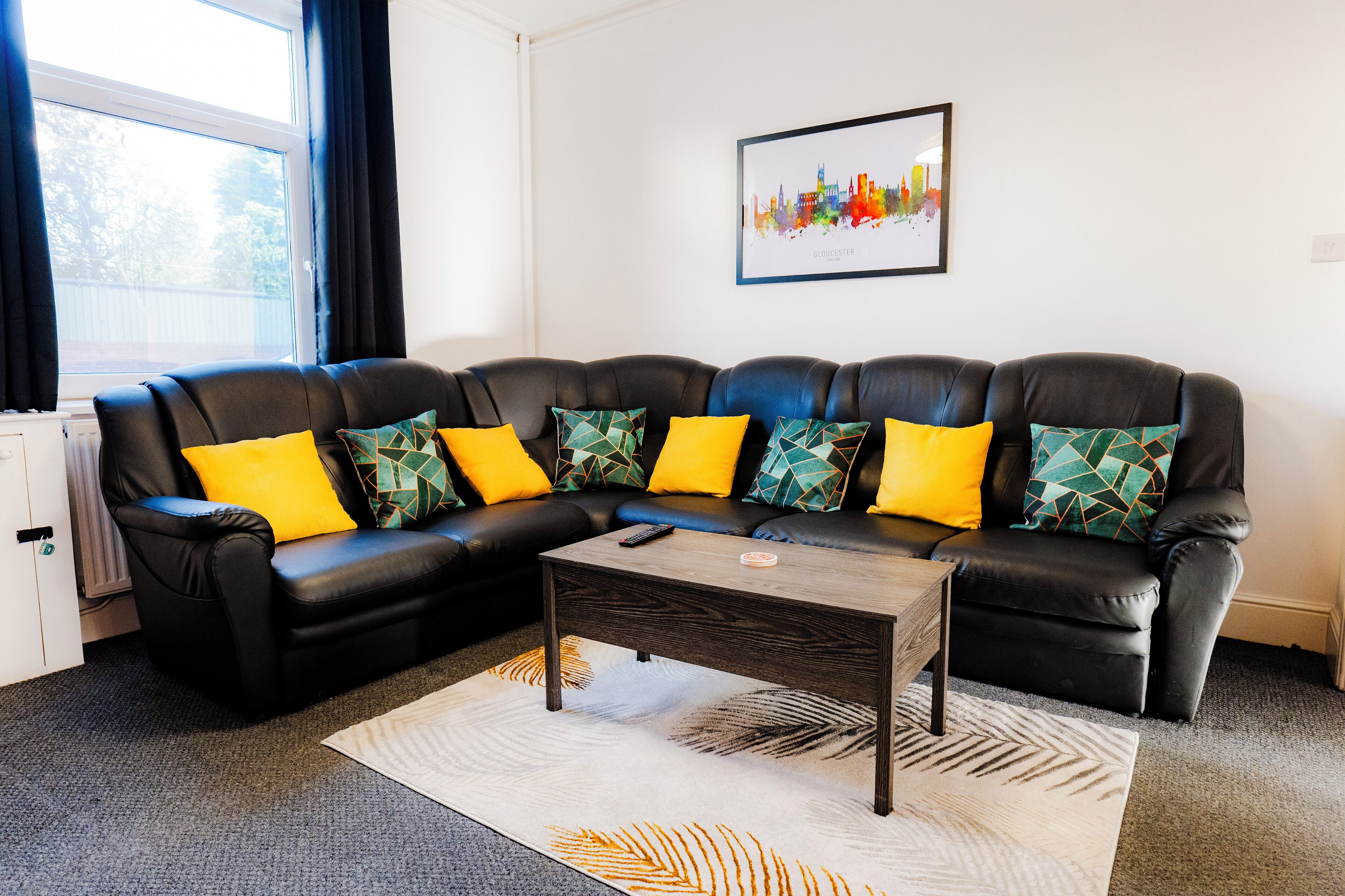 Kingsholm House - 4 Bedrooms - On The Rainbow Street - Gloucester