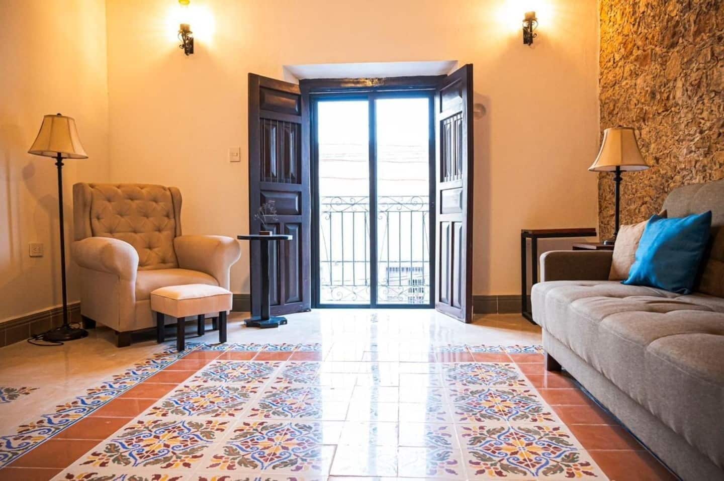 Spacious 5-bedroom Historic Casa Bahareque With Pool And 2-level Shaded Patio - Mérida