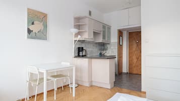 Suite-Estúdio, varanda | Kitchenette privada