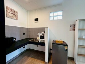 Quarto solteiro conforto, 1 quarto | Cozinha privada | Frigobar