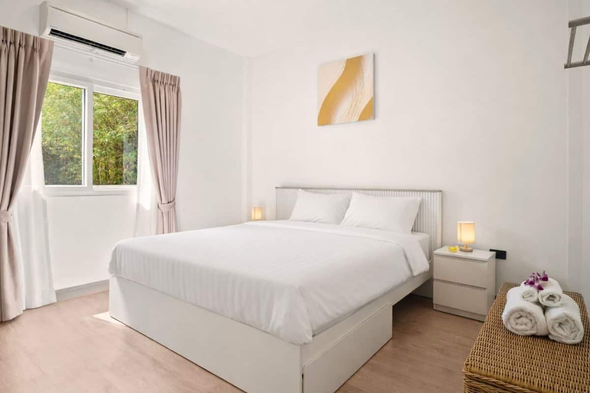 Quarto casal luxo, 2 quartos | Cofres nos quartos, Wi-Fi de cortesia