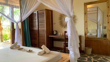 Quarto casal standard, vista para o mar | Roupa de cama