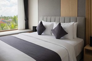 Quarto luxo, sacada | Frigobar, escrivaninha, ferros/tábuas de passar roupa, roupa de cama