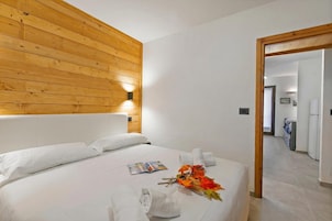 Apartamento standard, vários quartos (Rochebrune 6th) | 1 quarto, Wi-Fi de cortesia, roupa de cama