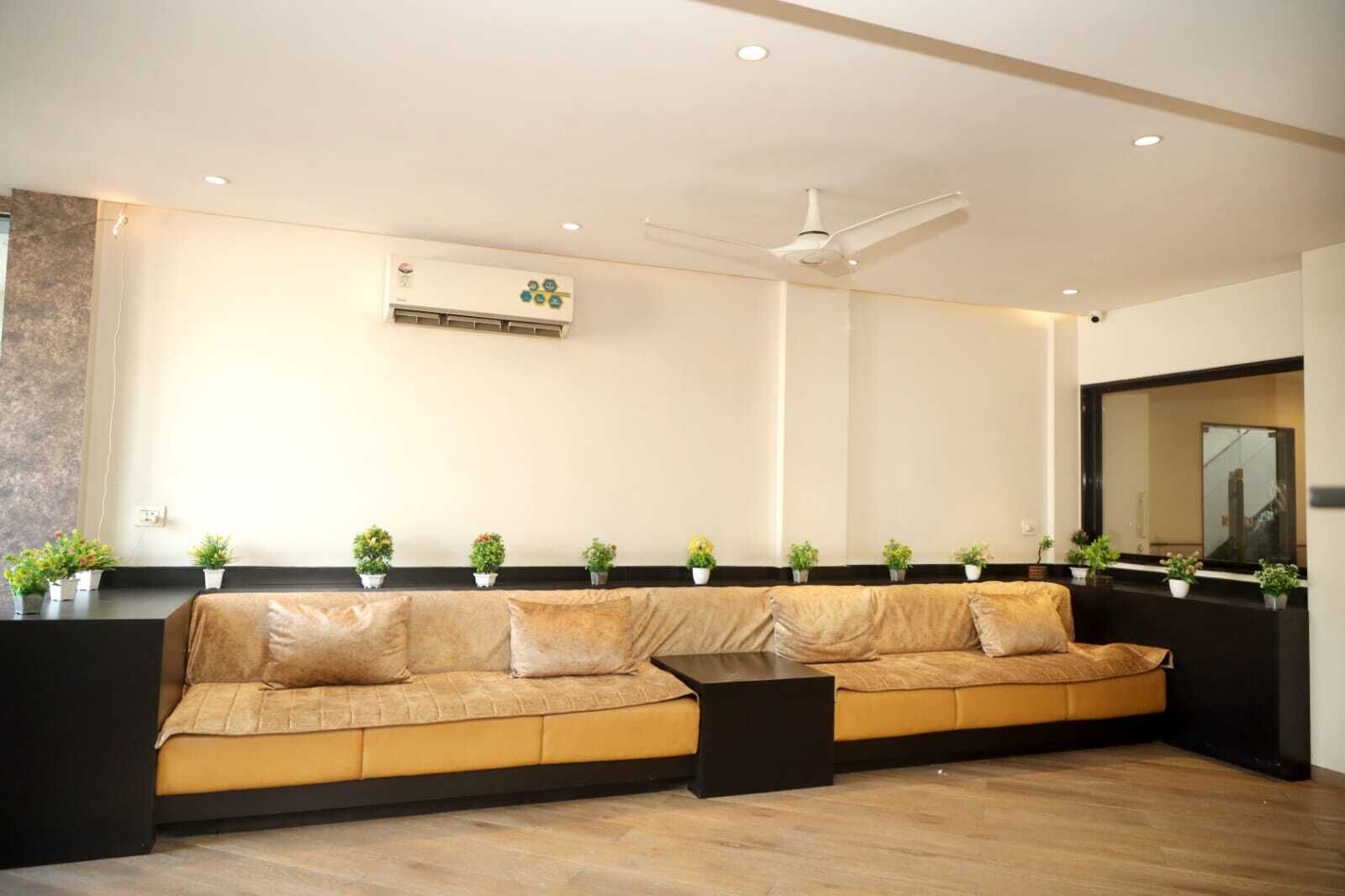 ​Central & Stylish: Hotel Pacific Inn In The Heart Of Surat. - Surat