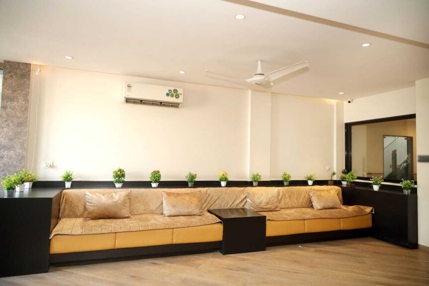 Central & Stylish: Hotel Pacific Inn In The Heart Of Surat. - Surat