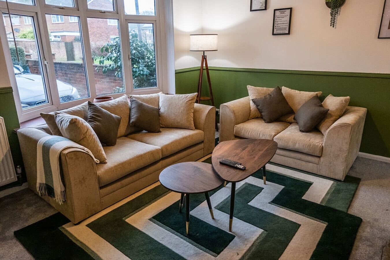 Cozy And Stylish Stays At Maiden Lane - Crawley