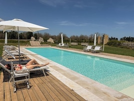 Piscina exterior sazonal