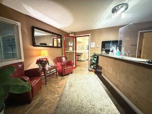 The Rychter Hotel Hope, Hope: Hotel Reviews, Rooms & Prices | Hotels.com