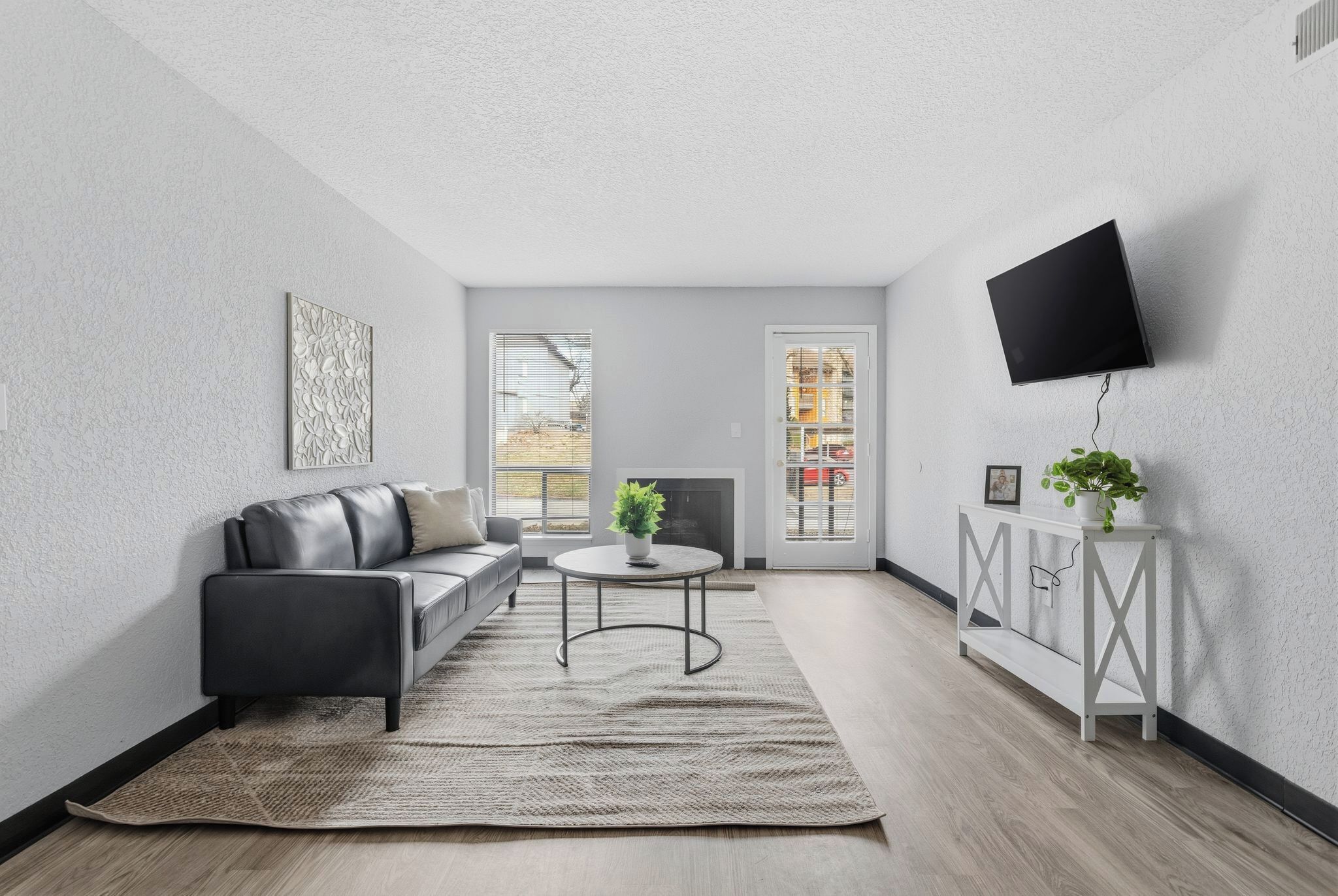 Modern, Cozy Apartment With Stylish Finishes - Kansas City