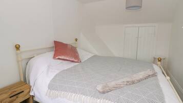 3 quartos, individualmente decorados, individualmente mobiliados