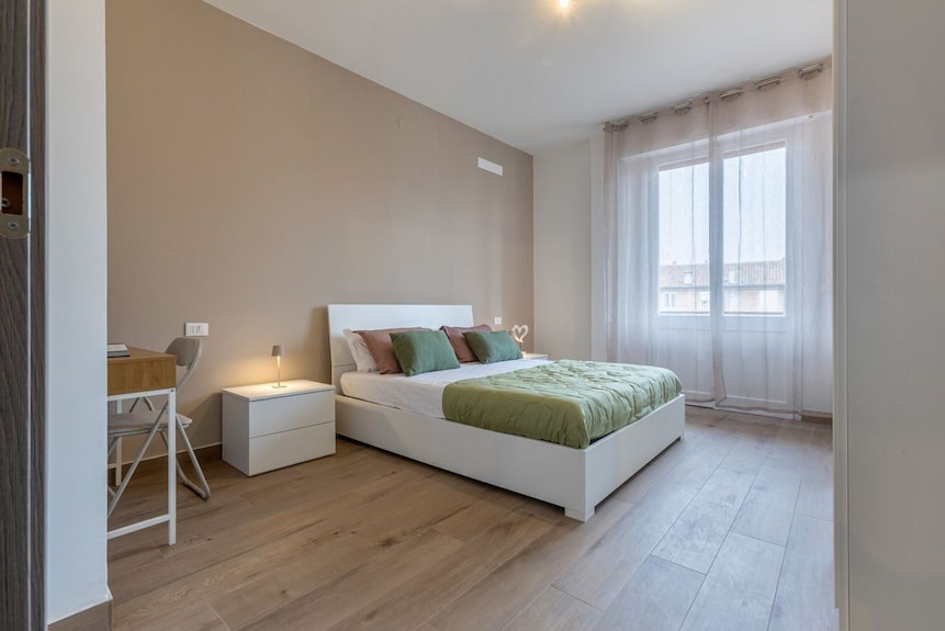 Guesthost - A Comfortable And Spacious 85 Square Meters Apartment, Perfect For Seven People, Located On The Second Floor Of A Renovated Historic Building With An Elevator (Not Accessible To Guests With Disabilities).the Property Is Located Just Steps Fro - Ferrara