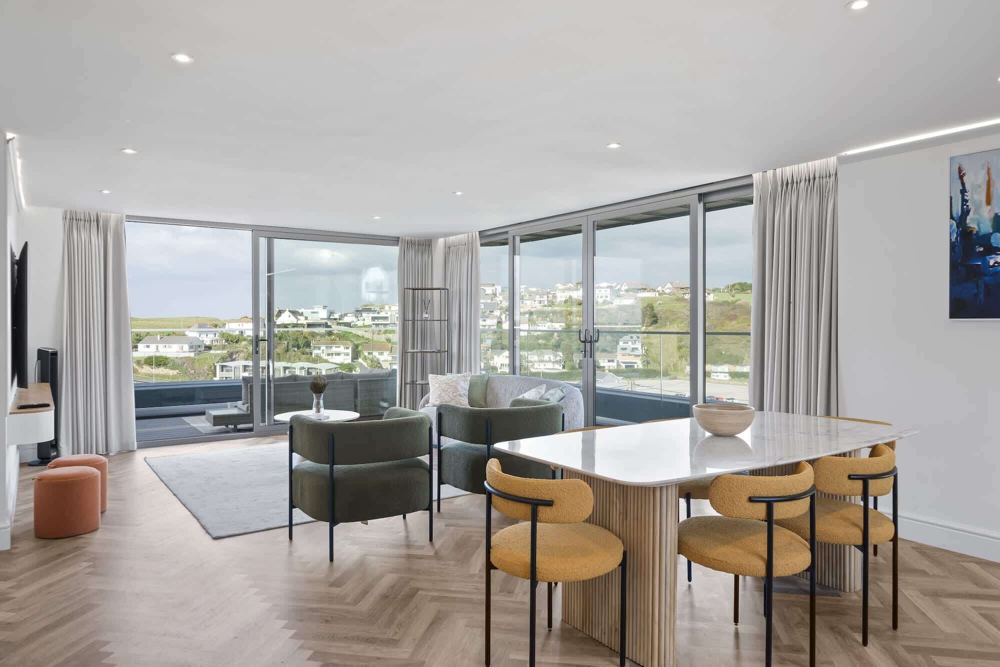 Penthouse, Balcony W/ Expansive Sea Views, Parking - Perranporth