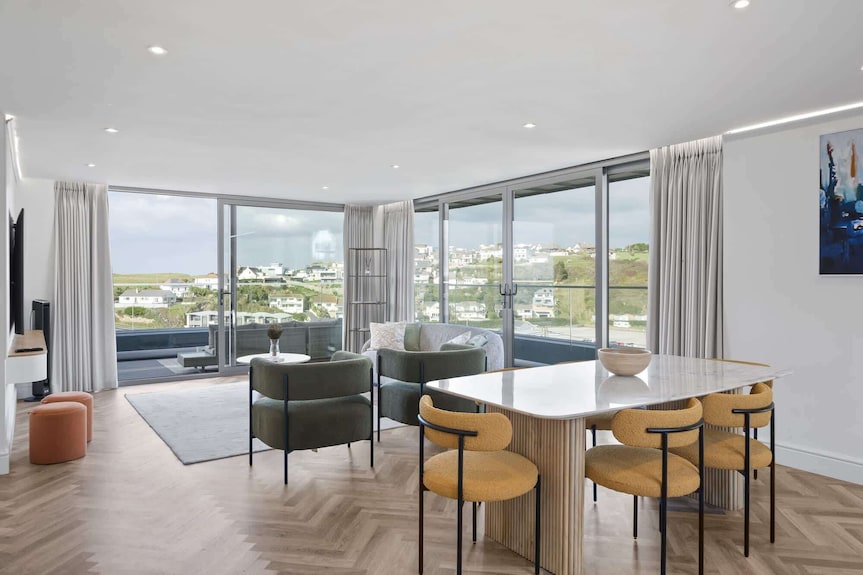 Penthouse, Balcony W/ Expansive Sea Views, Parking - ニューキー