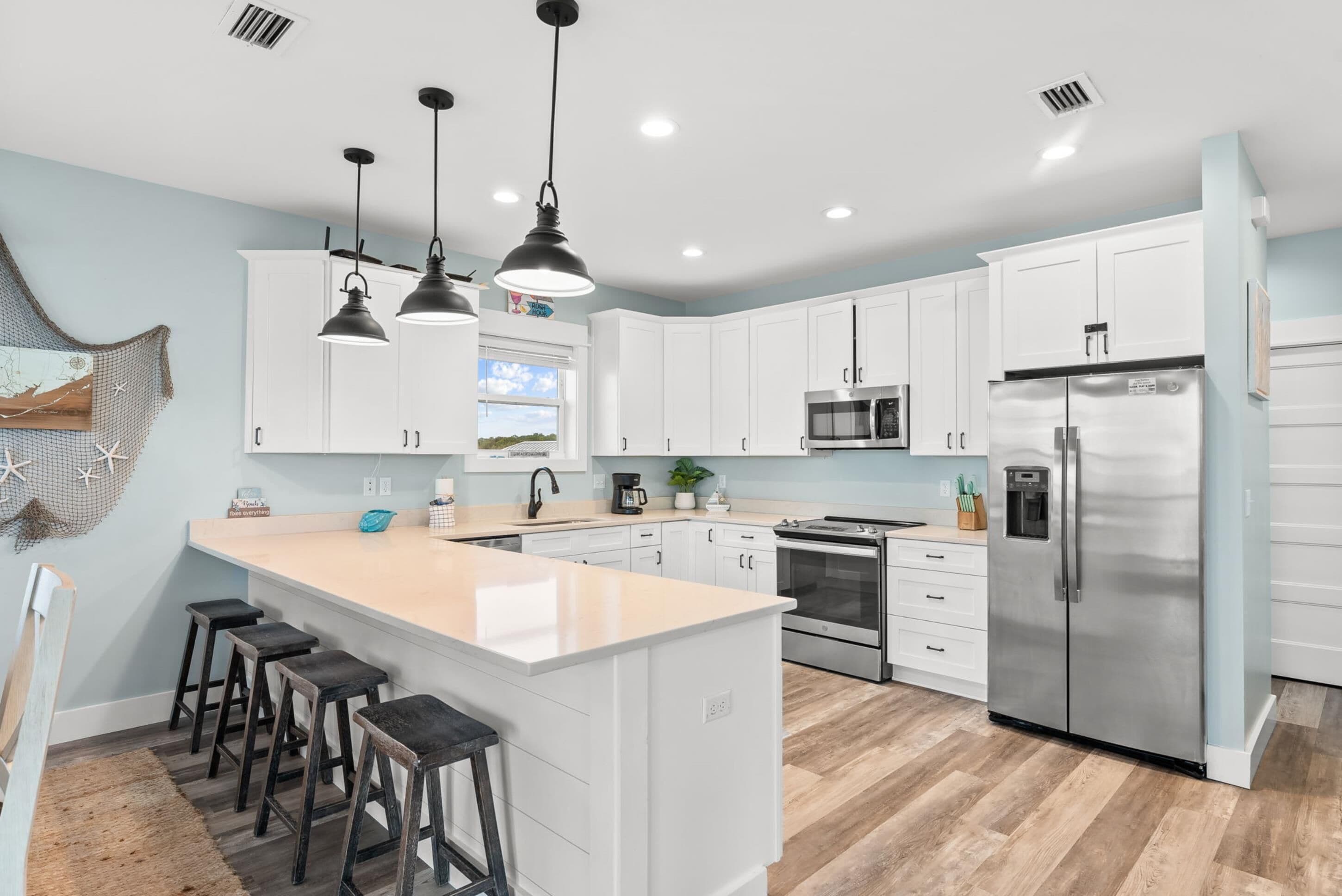 Casa, vista para o oceano, de frente para a praia | Cozinha privada | Geladeira grande, micro-ondas, fogão, cooktop