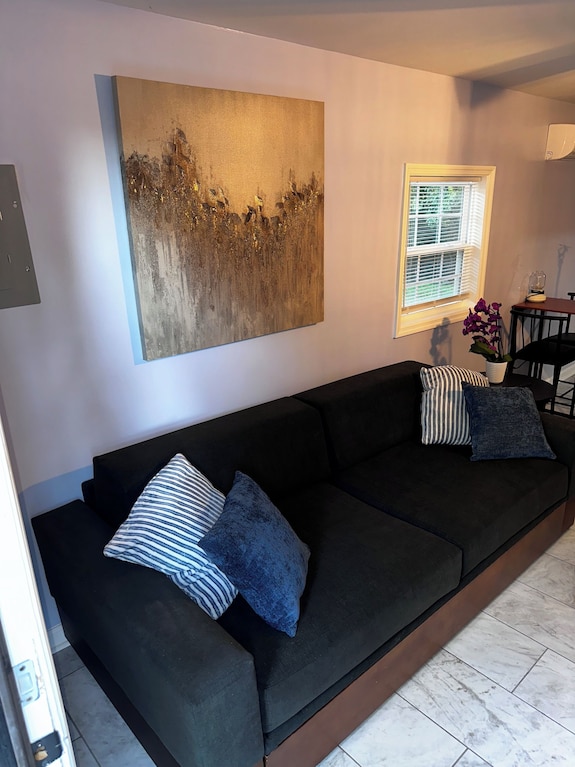 Cozy 1-bedroom Building "Out Back" In Downtown Asheboro, Nc. Great Location. - Asheboro, NC