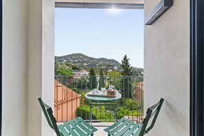 Quarto casal superior, vista para o mar (2) | Escrivaninha, Wi-Fi de cortesia