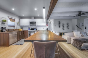 Apartamento, várias camas, banheira de imersão, vista para a montanha (Zephyr Chalet) | Cozinha privada