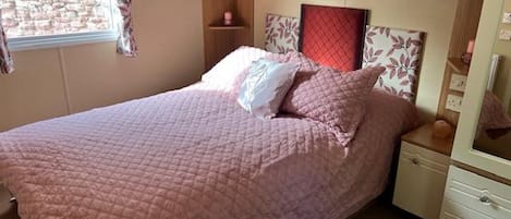 2 quartos, Wi-fi grátis, roupa de cama fornecida