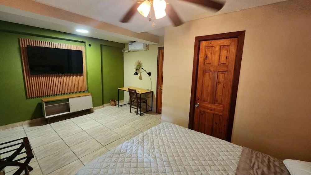 Coconut Lodge - Panama City