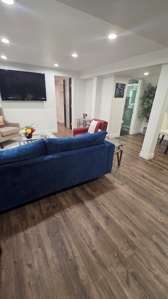 Modern Private Suite | Full Kitchen - Centennial Park