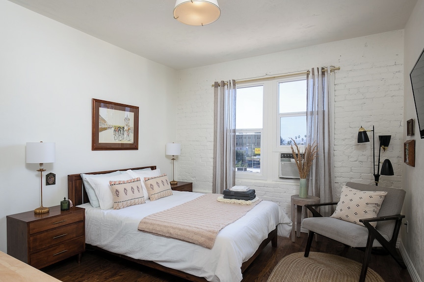 Cozy & Convenient Studio In The Heart Of Dtla! - Silver Lake, CA