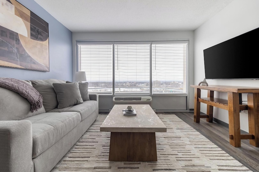 Landing | Amazing 1bd, Yoga Studio, Game Room - Wadsworth Atheneum Museum of Art