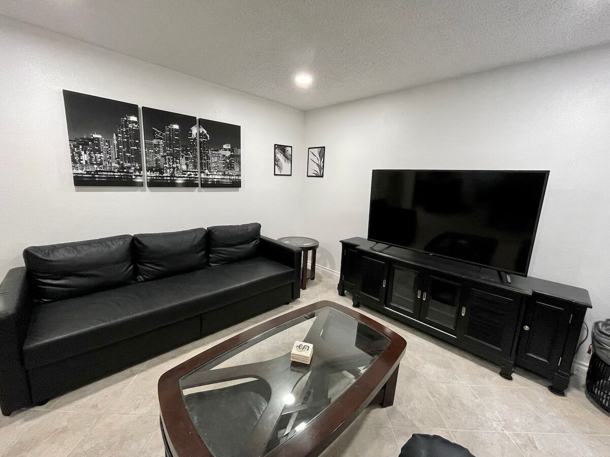 3-bedroom House In San Diego With Pool, And Air Conditioning - Chula Vista, CA