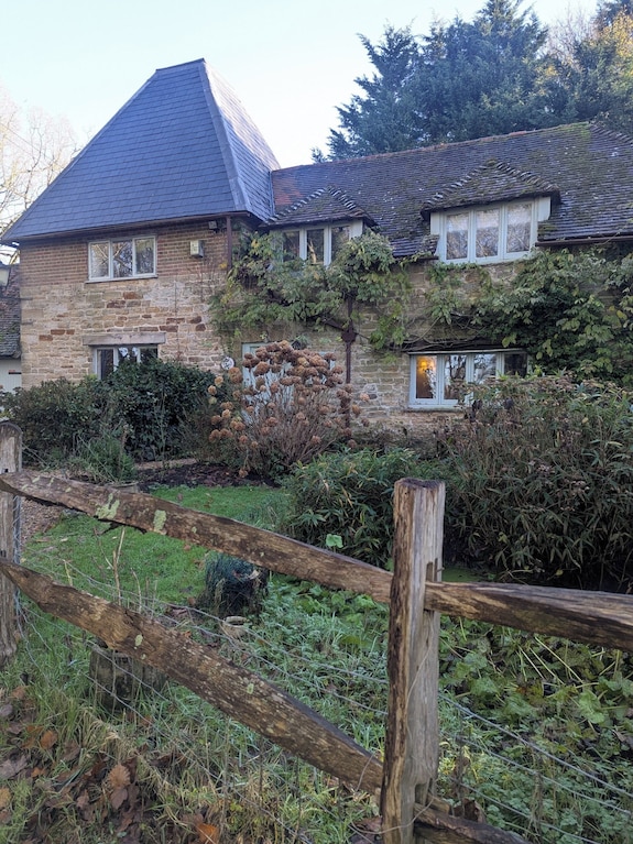 Family-friendly Historic Oast House Garden & Log Burner. Pet Friendly. - Kent