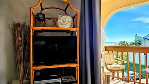 Apartamento em Condomínio Fechado, várias camas, acesso à piscina, vista para o oceano (Castawaves) | Sala de estar