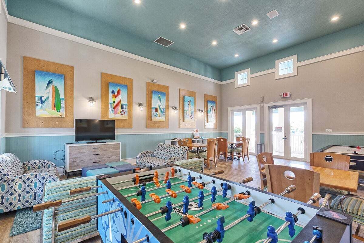Condo, várias camas, acesso à piscina, vista para o oceano (Coastal Breeze) | Sala de jogos